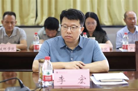 学校召开意识形态工作领导小组会议