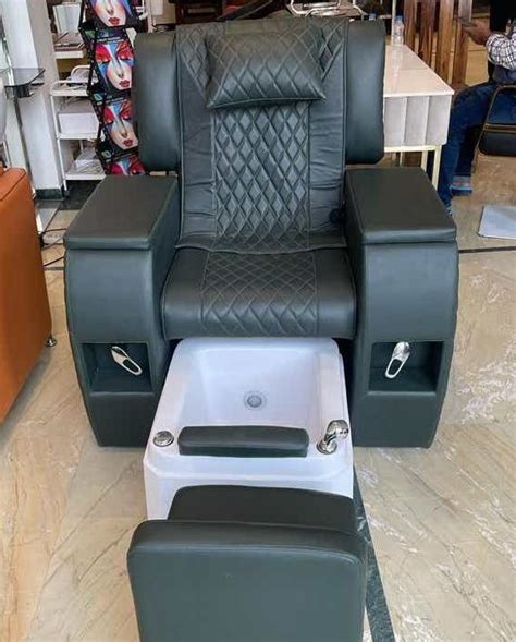 Green Robot Massager For Salon Power Source Eletric At Rs 90000