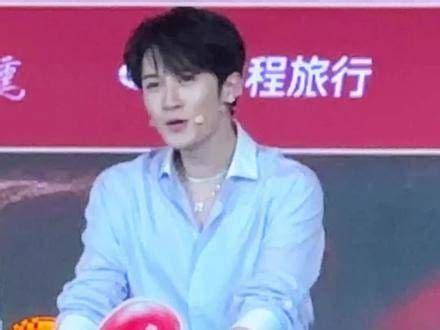 檀健次现场演绎等不到的等待仿佛相柳亲临耳畔低吟 淘生活问答