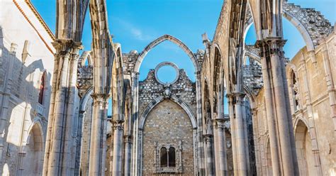 화창한 겨울 아침에 리스본에있는 카르멜 산의 성모 수녀원 Convento Do Carmo 유적 사진 Unsplash의 폐허 이미지