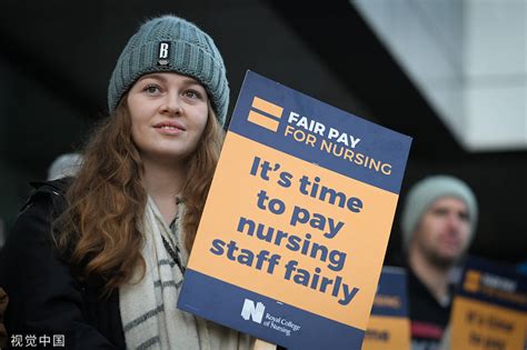 英国护士大罢工 公共部门人员与政府斗争愈发激烈 搜狐大视野 搜狐新闻