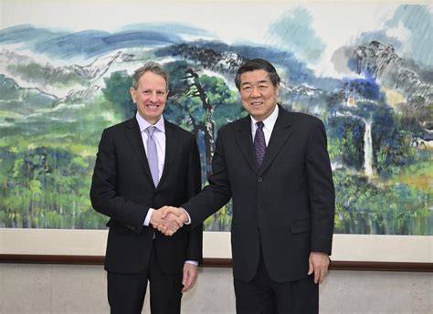 Вице премьер Госсовета КНР встретился с экс министром финансов США