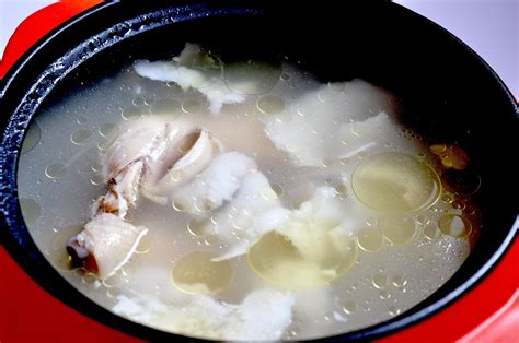 椰子怎么打开吃里面肉 轻松打开椰子的小技巧 鱼捕头