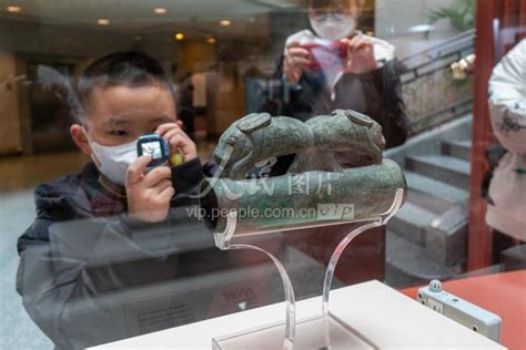 上海博物馆举办玉兔精灵兔年迎春展 人民图片网