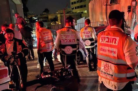 הלילה 9 נפצעו בתאונה בין רכב מסחרי לאוטובוס בחיפה
