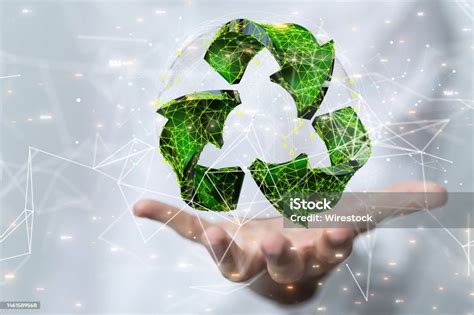 체적 녹색 재활용 기호와 배경에 있는 손의 3d 렌더링 0명에 대한 스톡 사진 및 기타 이미지 0명 3차원 형태 개념