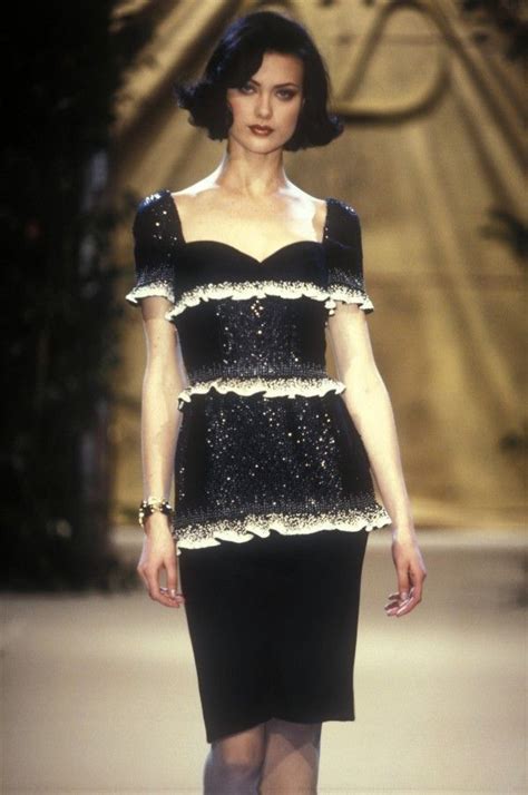 Pin By Pinner On Valentino Spring 1995 Couture 1995 Runway Fashion