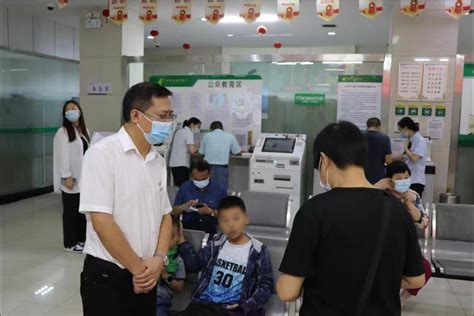 邮储银行岳阳市分行深入开展“行长值大堂”活动