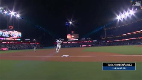 Highlight Teoscar Hernandez Goes Yard For The 3rd Dodger Home Run Of The Inning Rbaseball