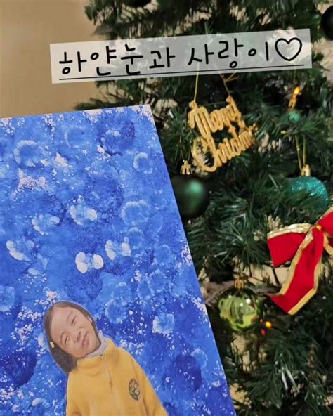 호반아이사랑♡ 만2세발달과정발달특성발달수준 4세놀이 4세발달과정 물감놀이 미술캔버스작품하얀눈과사랑이 바깥놀이손이차가워요 자연탐구 방한용품 겨울바깥놀이 겨울스포츠아기컬링