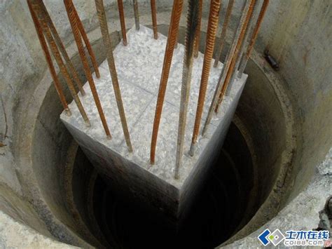 一组预制柱施工图片大家可能比较少见 土木在线