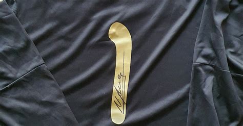 Frauenfußballlegende Nadine Angerer Stiftet Dfb Trikot