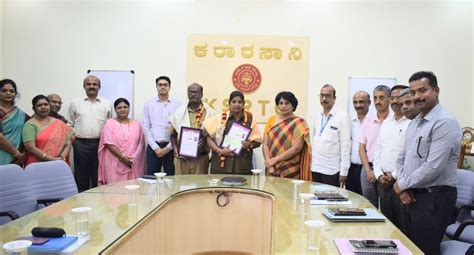 Ksrtc On Twitter ಮಾನವೀಯ ಸೇವೆ ಸಲ್ಲಿಸಿದ ಚಾಲನಾ ಸಿಬ್ಬಂದಿಗಳಿಗೆ ಗೌರವ ಸನ್ಮಾನ