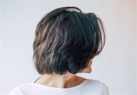 35 Modern Ways To Style A Feathered Bob In 2025