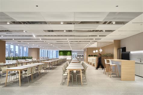 c o l o r f u l l 昱 景 设 计 2023 迅销 中国 总部办公