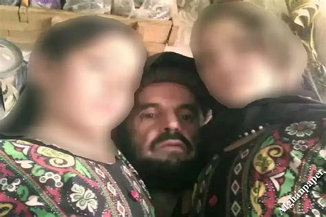 مولوی طالب در حال تجاوز به دو دختر خوردسال عکس