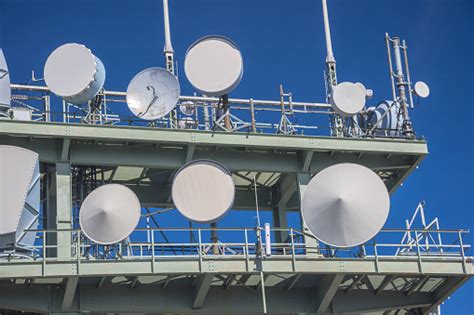 지향성 휴대 전화 및 인터넷 안테나와 통신 타워의 세부 사항 무선 통신 장비 송신기 5g 기술 5g에 대한 스톡 사진 및 기타 이미지 Istock