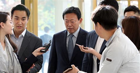 롯데 손해보험·카드사 매각 결정지주사 전환 가속