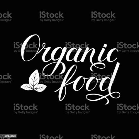 유기농 식품 손으로 쓴 문구 검은 배경에 고립 된 나뭇잎 서 예 레터링 기호입니다 건강 한 음식 개념입니다 신선한 시장 레스토랑 농장 상점 등을 위한 벡터 로고 디자인