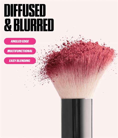 Diffusing Cheek Brush Huda Beauty