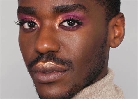 Sex Education Lauren Lurex Foundation Brush No 1 Ncuti Gatwa