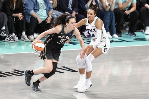 Breanna Stewart Catches Attention With Black Pregame Outfit Before Liberty Lynx Athlon Sports