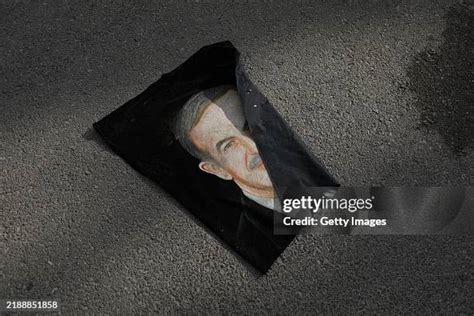 A Portrait Of Hafez Al Assad Father Of Bashar Al Assad Is Seen ニュース写真 Getty Images