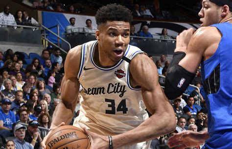 密尔沃基雄鹿队 NBA中国官方网站