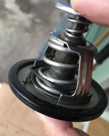 汽车水温表忽高忽低怎么回事 有驾