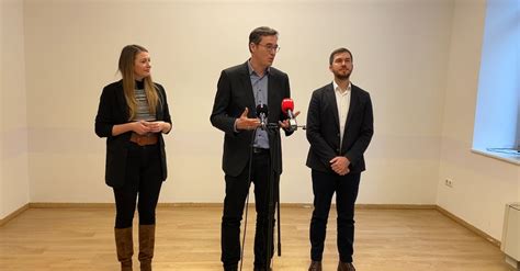 A Momentum Is Beállt Karácsony Mögé Polkorrekt