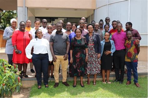 Units Social Scientists Build Effective Qualitative Data Analysis Expertise