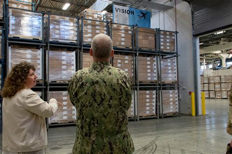 Dla Distribution Commander Tours Edc Largest Distribution Center In
