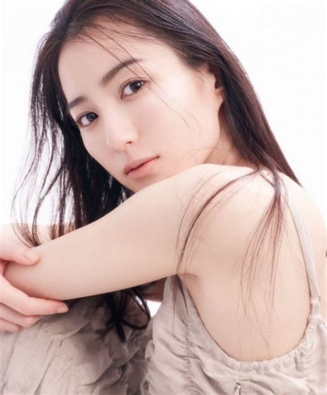 轻熟风娇慵御姐日本人气写真女星高田里穂美照赏 知秀网