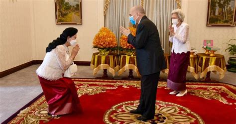 សម្តេចកិត្តិព្រឹទ្ធបណ្ឌិត ប៊ុន រ៉ានី ហ៊ុនសែន និងគណៈប្រតិភូ អញ្ជើញចូលក្រាបថ្វាយបង្គំគាល់