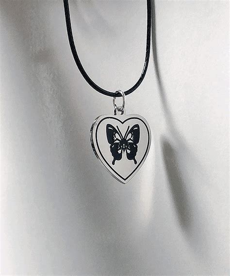 써지컬 나비 팬던트 길이 조절 가죽 매듭 목걸이