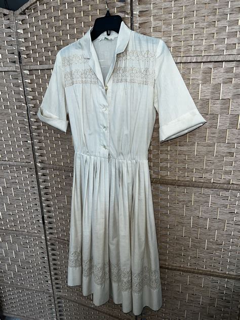 Vintage Nancy Greer 1970s Embroidered Ivory Cottageco Gem