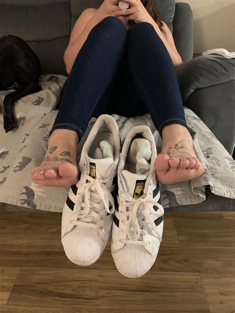 Choose Your Treat Suck My Sweaty Toes Or Sniff My Stinky Sneakers 🥵