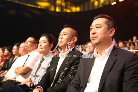 第十六届电影表演艺术学会奖——金凤凰奖颁奖典礼青岛举行 人民图片网