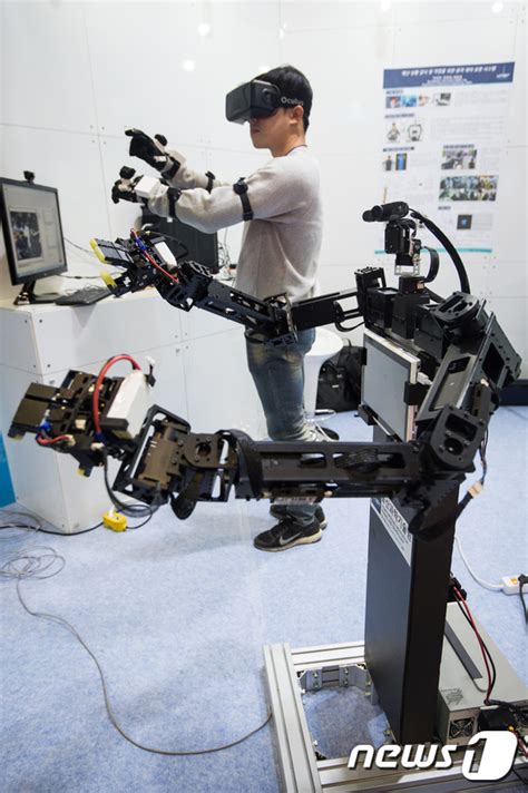 재난 상황 감시 및 작업을 위한 원격제어 로봇 뉴스1
