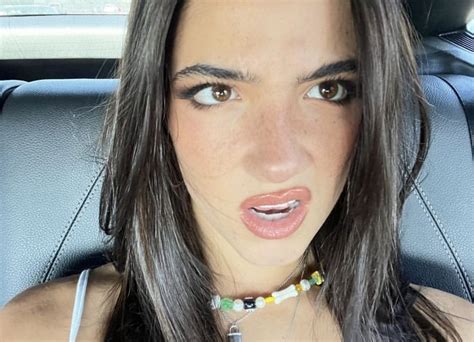 Charli Damelio Via Instagram August Th Look Rose Charlie Damelio Rare Videos Foto