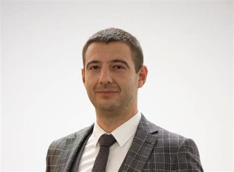 Когато упоритостта старанието и мотивацията се поставят върху силни фундаменти резултатите са