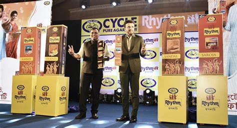 l r arjun ranga the managing director cycle pure agarbathi along with sourav ganguly the