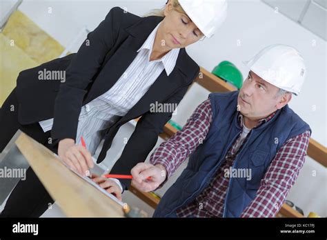 Female Engineer Talking With Builder Stock Photo Alamy
