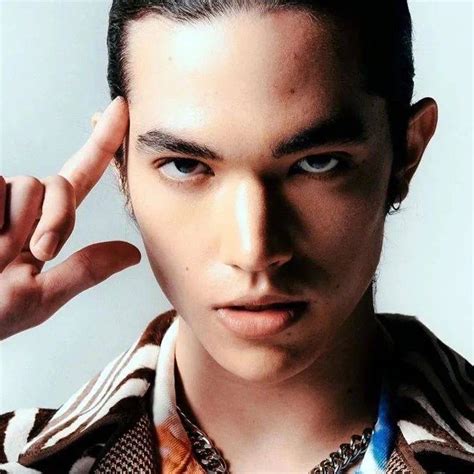 爱尔兰日本混血小鲜肉conan Gray的快乐，生活只有诗和远方！柯南·格雷