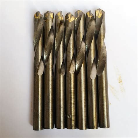 钨钢钻头钻孔技巧 钨钢钻头转速 打孔 大山谷图库