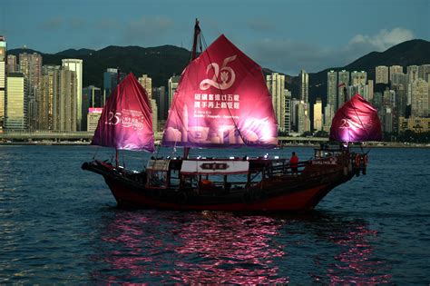 香港喜庆气氛浓 新华社 祖国 卢炳