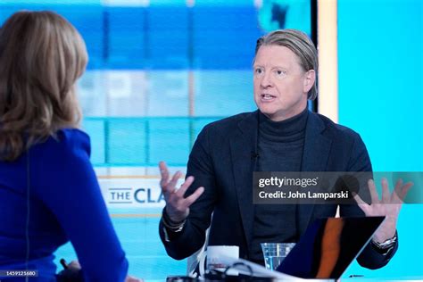 Fox Anchor Liz Claman Interviews Verizon Ceo Hans Vestberg During The