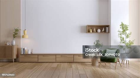 미드 센추리 모던 홈 디자인 거실 인테리어 나무 캐비닛이 있는 안락의자 Tv 벽걸이형 3d 렌더링 거실에 대한 스톡 사진 및 기타 이미지 Istock