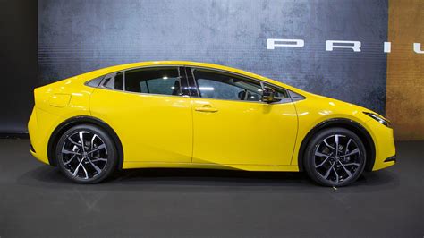 Toyota Dévoile Une Nouvelle Prius Plus Stylisée