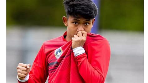 Foto Sosok Muhammad Faiz Mantan Tukang Bersih Kuburan Jadi Andalan Persijap Jepara Halaman 2